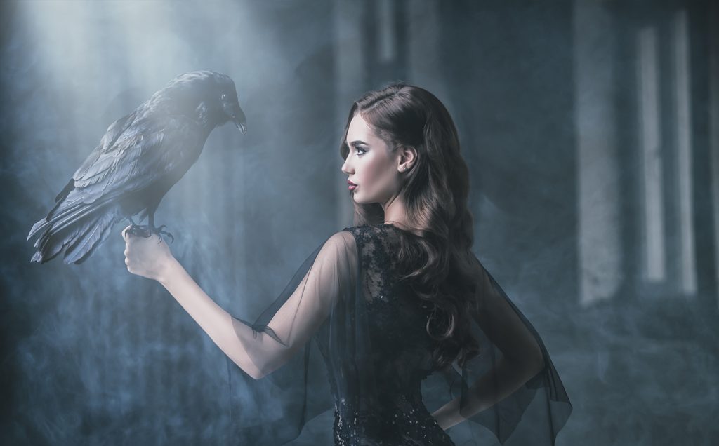 How Emma Russo became the First Actress to Own a Pet Raven that can ...