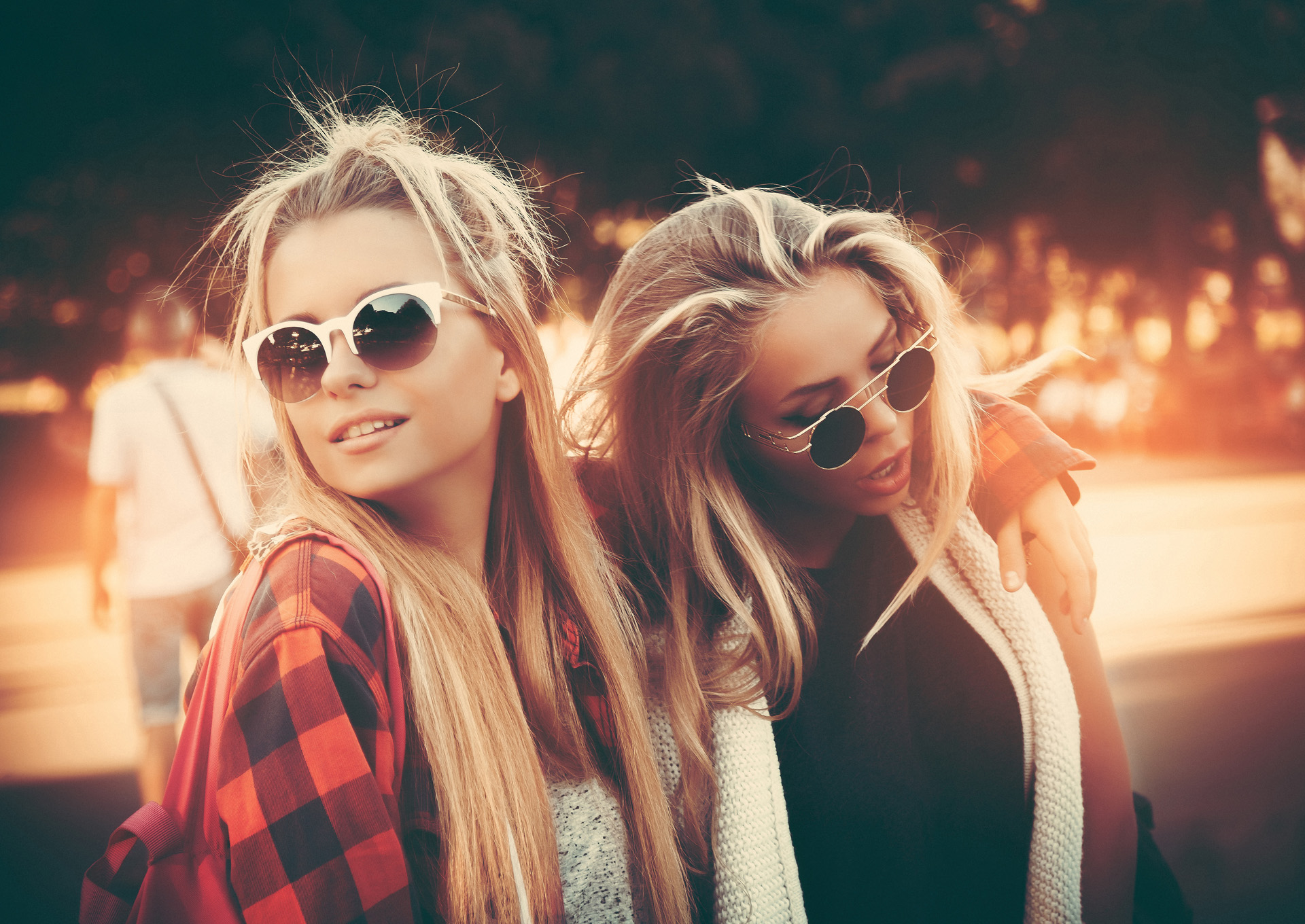 Two girls turned Instagram into a full time job - Newspaper Influencer Demo