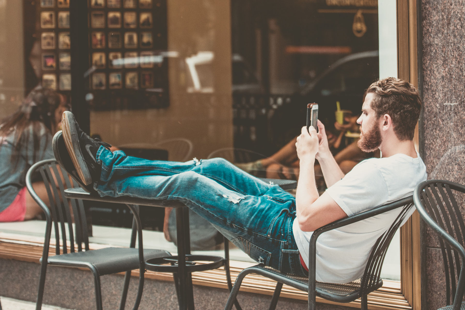 Find out who is behind the post in these campaigns - Newspaper Style Demo